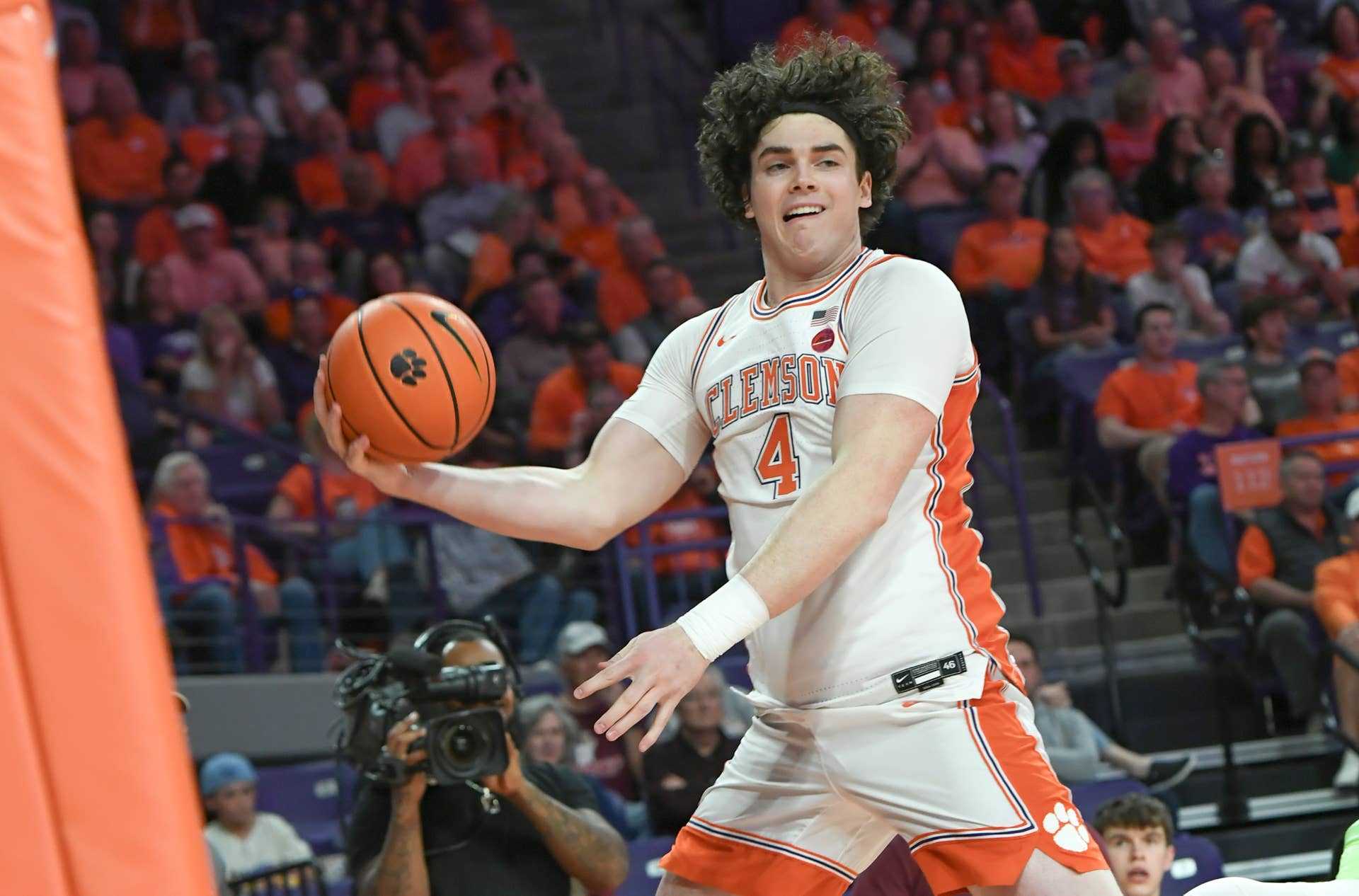 Former Clemson Hoops Star Makes Bold Move to Join Dabo Swinney’s Tight ...