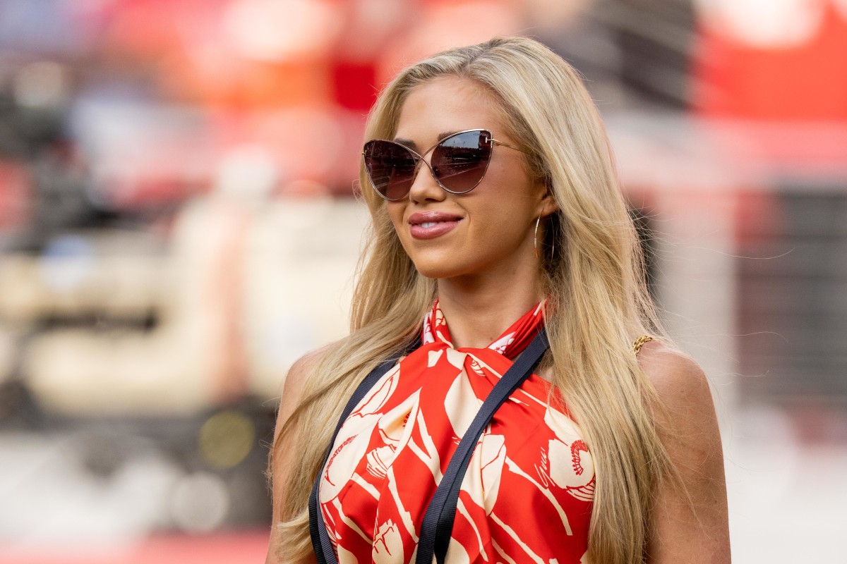 Chiefs Heiress Gracie Hunt Wows Fans With Sweet Photos With Mom and ...
