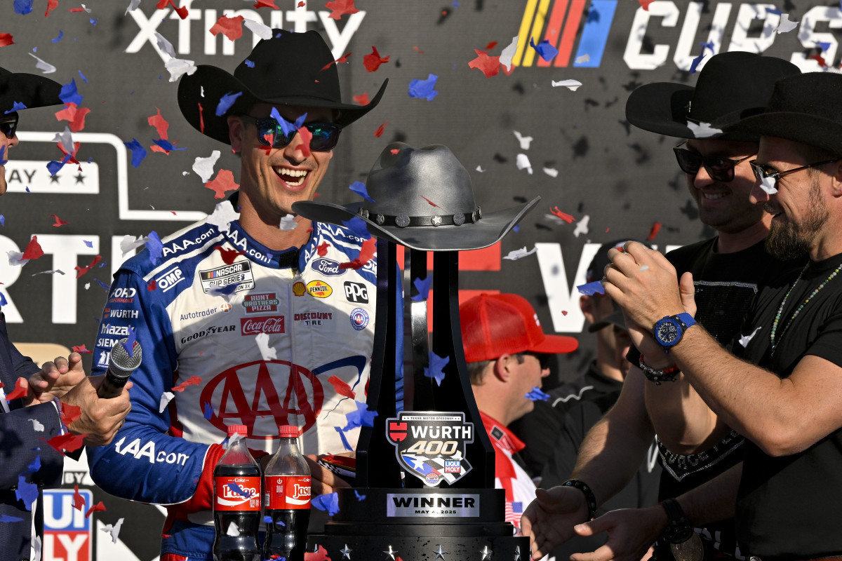 NASCAR Texas Race Results, Joey Logano Wins in Overtime - Athlon Sports