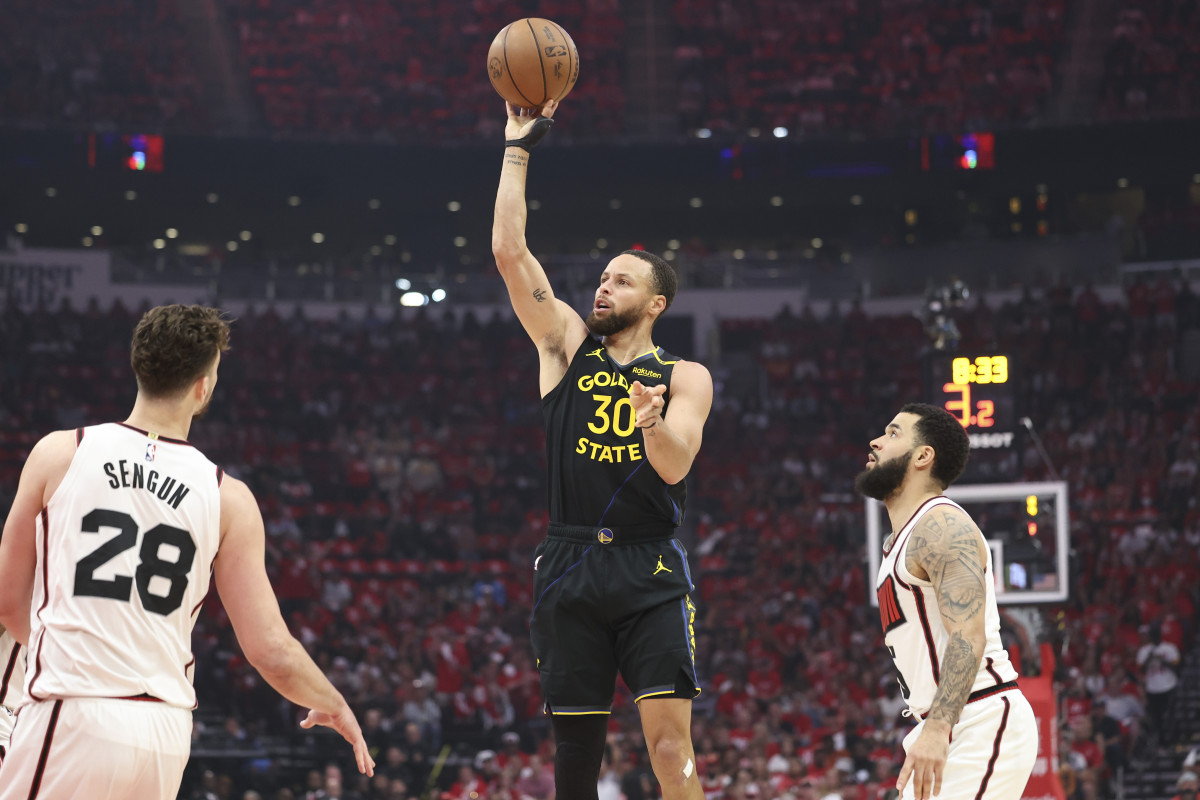 Stephen Curry Makes Three-Word Statement After Warriors Beat Rockets in Playoffs - Athlon Sports