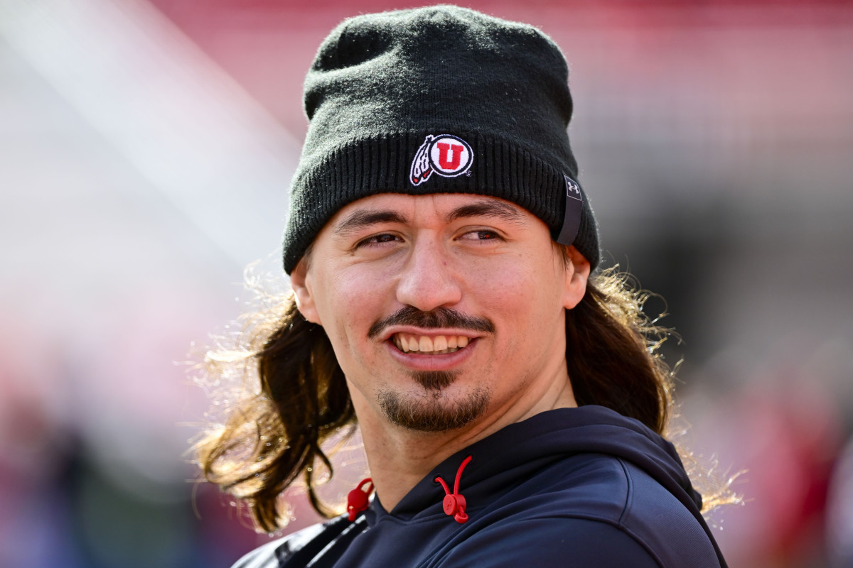 College Football Fans Saddened as Star Quarterback Announces Medical ...