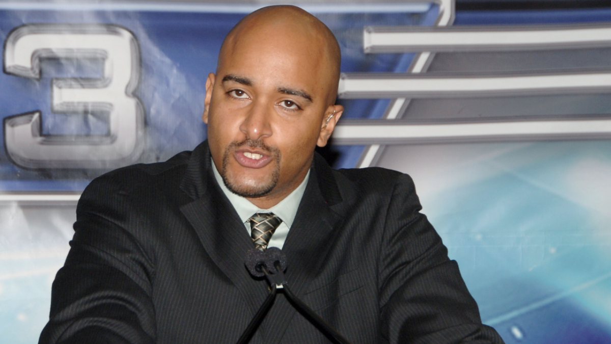'She's Boring' Jonathan Coachman Shoots Down Embattled WWE Superstar ...