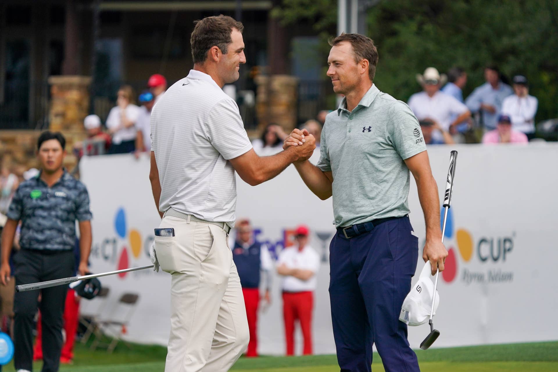 Former Longhorns Scottie Scheffler and Jordan Spieth Vying for Win in ...