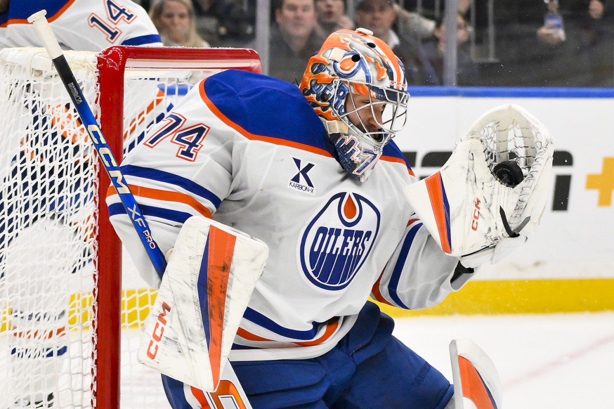 Oilers Coach Sends Clear Message on Stuart Skinner After Game 2 Loss ...