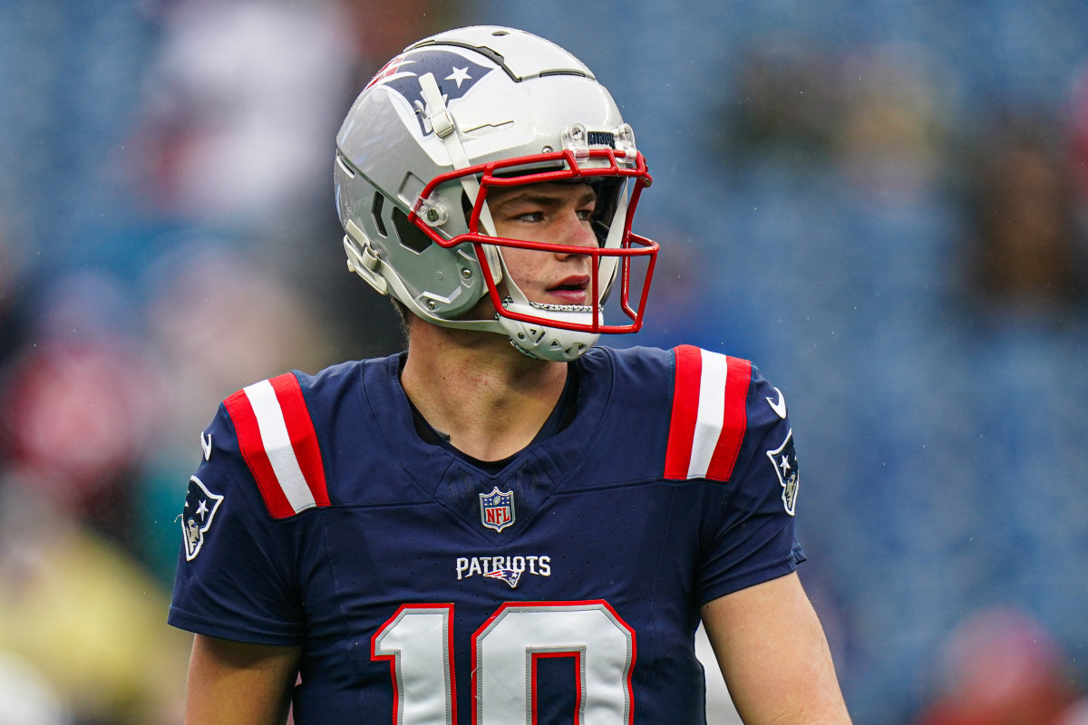 Polarizing Patriots WR Sends Message to Drake Maye - Athlon Sports
