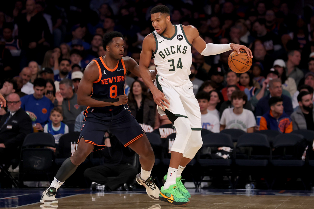 Blockbuster NBA Trade Idea Has Knicks Land Giannis Antetokounmpo for $220 Million Star - Athlon ...