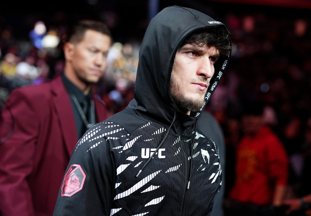 Undefeated Fighter Sends Clear Message to Alexander Volkanovski After ...