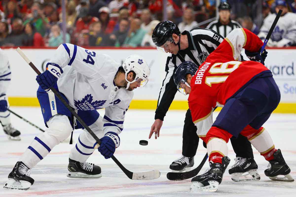 Auston Matthews Reveals Temporary Effects of Aleksander Barkov's Stick-to-Face Move - Athlon Sports