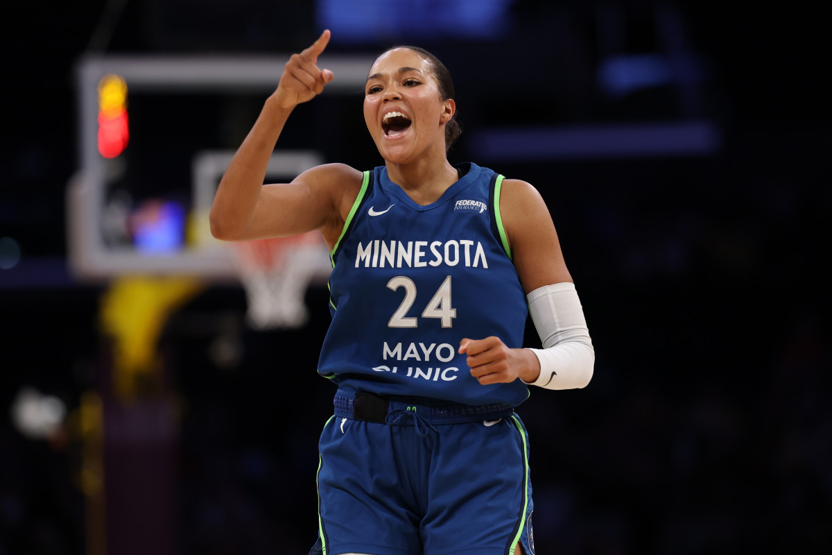 WNBA Star’s Pregame Outfit on Wednesday Features Tribute to NBA Legend ...