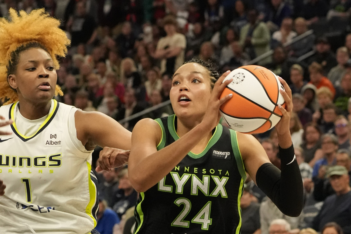 WNBA Star’s Pregame Outfit on Wednesday Features Tribute to NBA Legend ...