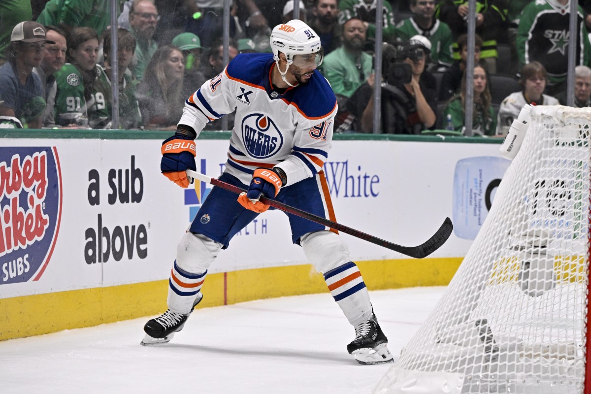 Oilers' Evander Kane Turns Heads With Flashy Suit Before Stars Game ...