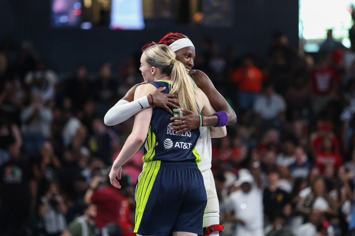 Paige Bueckers' Exchange With Rhyne Howard Grabs Attention in Wings ...