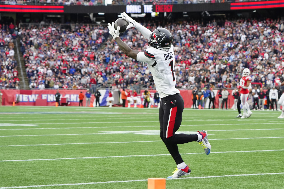 Best and Worst Case Scenarios for Patriots’ Wide Receiver Room - Athlon ...