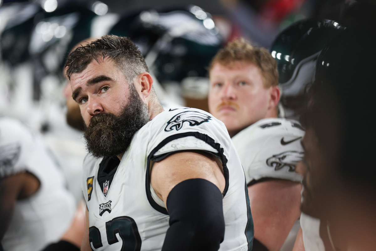 Jason Kelce Turns Heads With Return to Eagles Practice on Wednesday - Athlon Sports