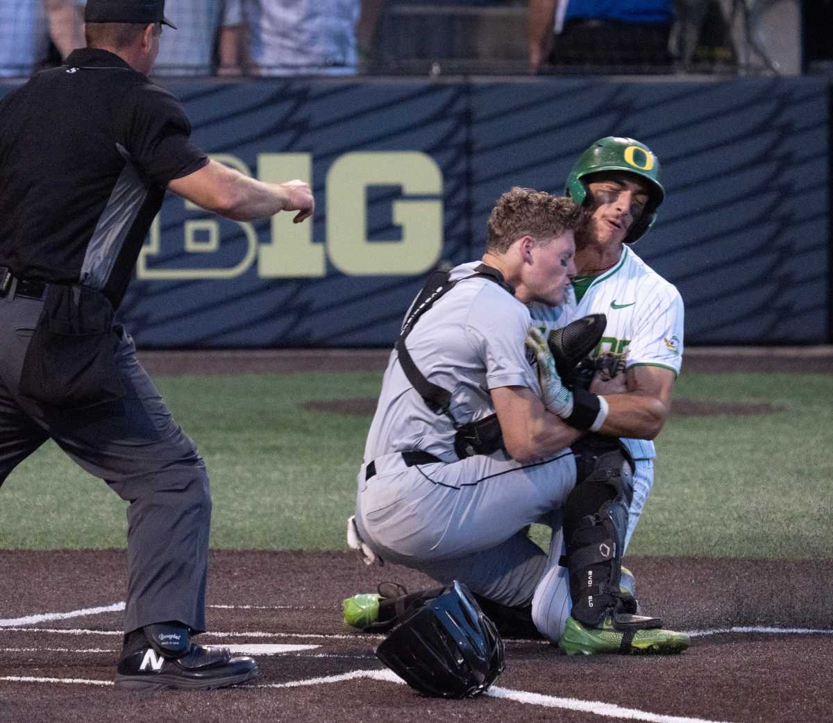 Oregon Ducks Stunned as ‘Worst Call in Baseball History’ Costs -900 ...