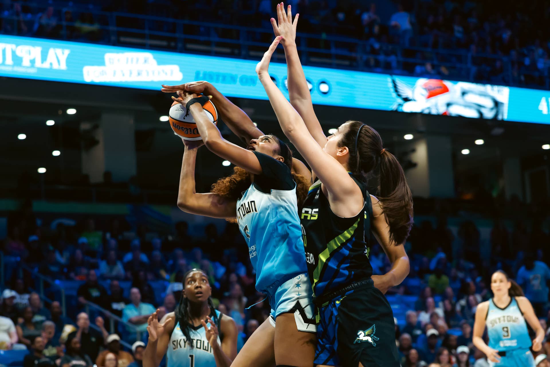 WNBA Fans In Disbelief Over Angel Reese's League-Worst Stat - Athlon Sports