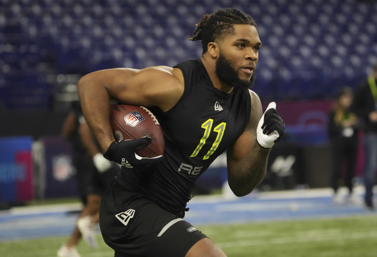 Former Eagles and 49ers RB Signs Multi-Year Contract With Titans ...