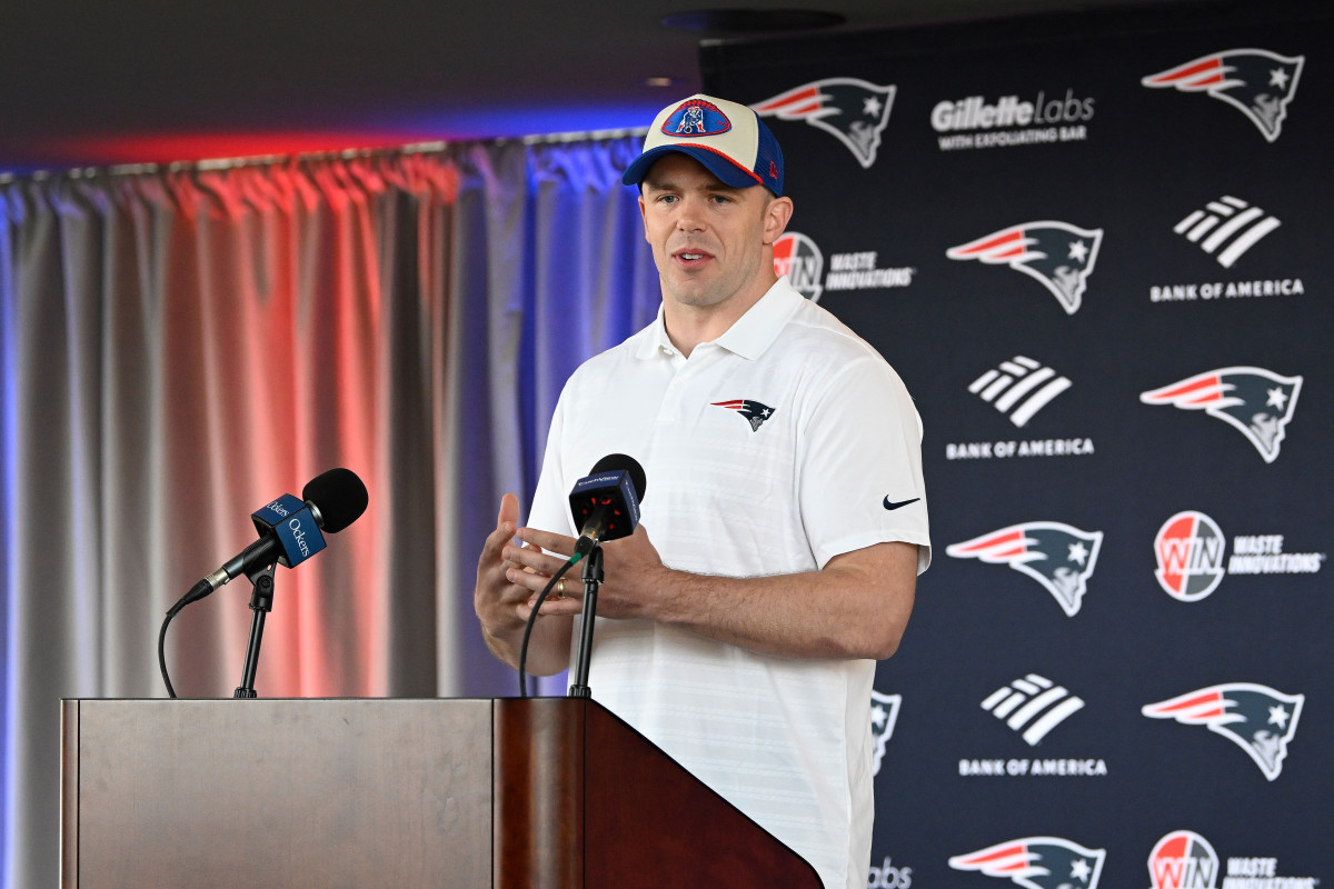 Patriots Newcomer Assisting Linebackers Coach With Playcalling Duties ...