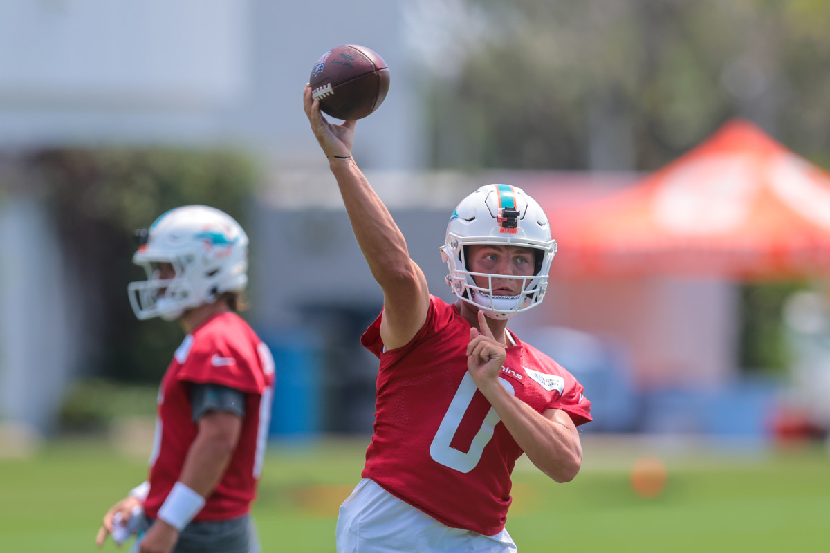Dolphins' Mike McDaniel Compliments Zach Wilson's Ability to Handle Adversity - Athlon Sports