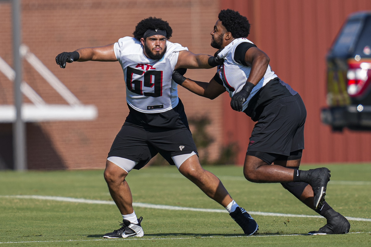 Massive 6-Foot-7 Tackle Barry Wesley Gets Minicamp Tryout with New ...