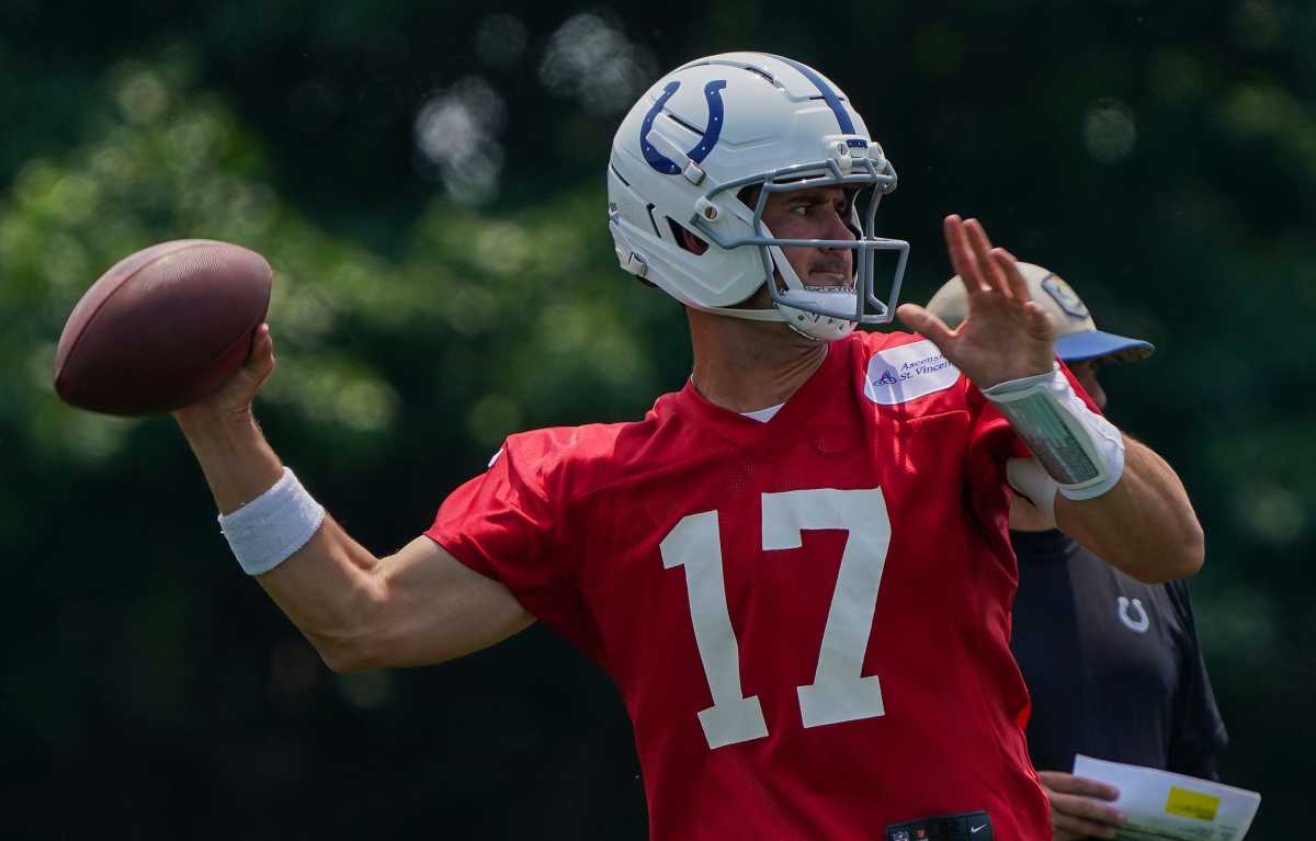 Daniel Jones Taking Advantage of Anthony Richardson's Injury at Colts Minicamp - Athlon Sports