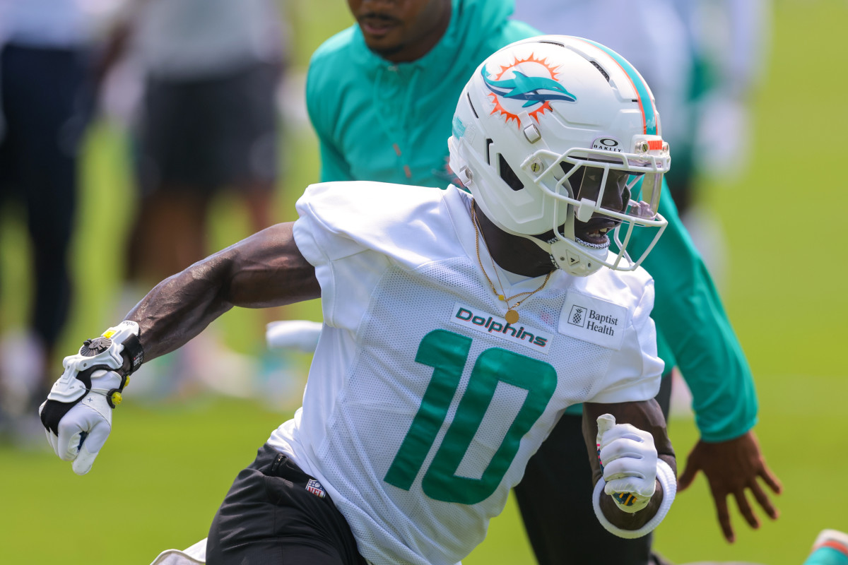 Dolphins’ Tyreek Hill Shows Off Insane Speed in Viral Social Media Post - Athlon Sports