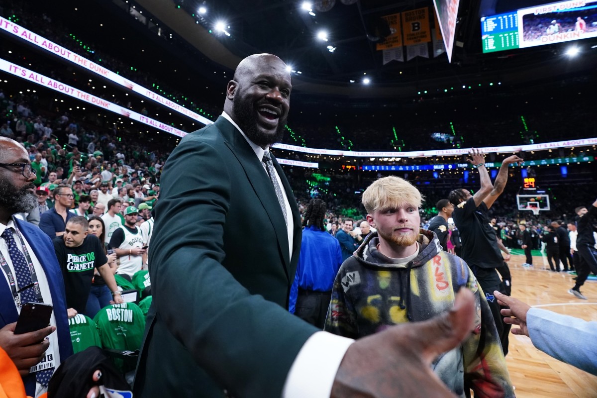 Handshake Between Shaquille O'Neal, Donald Trump is Turning Heads ...
