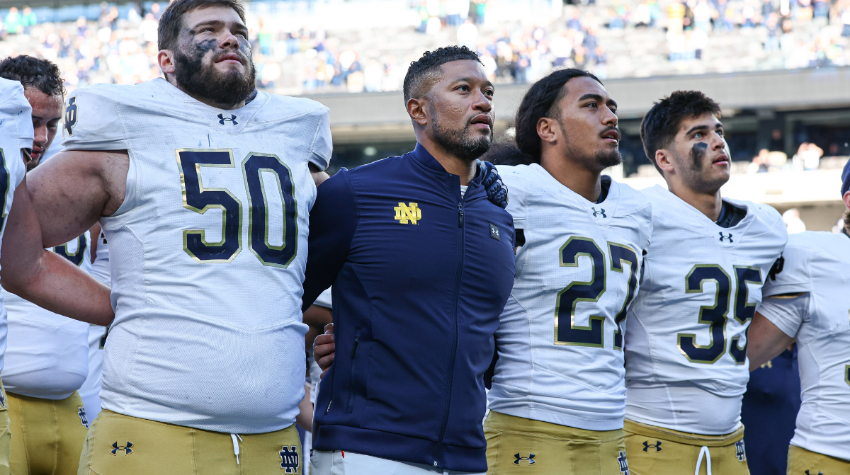 Notre Dame Falls To No 10 In The Latest Associated Press Poll Athlon