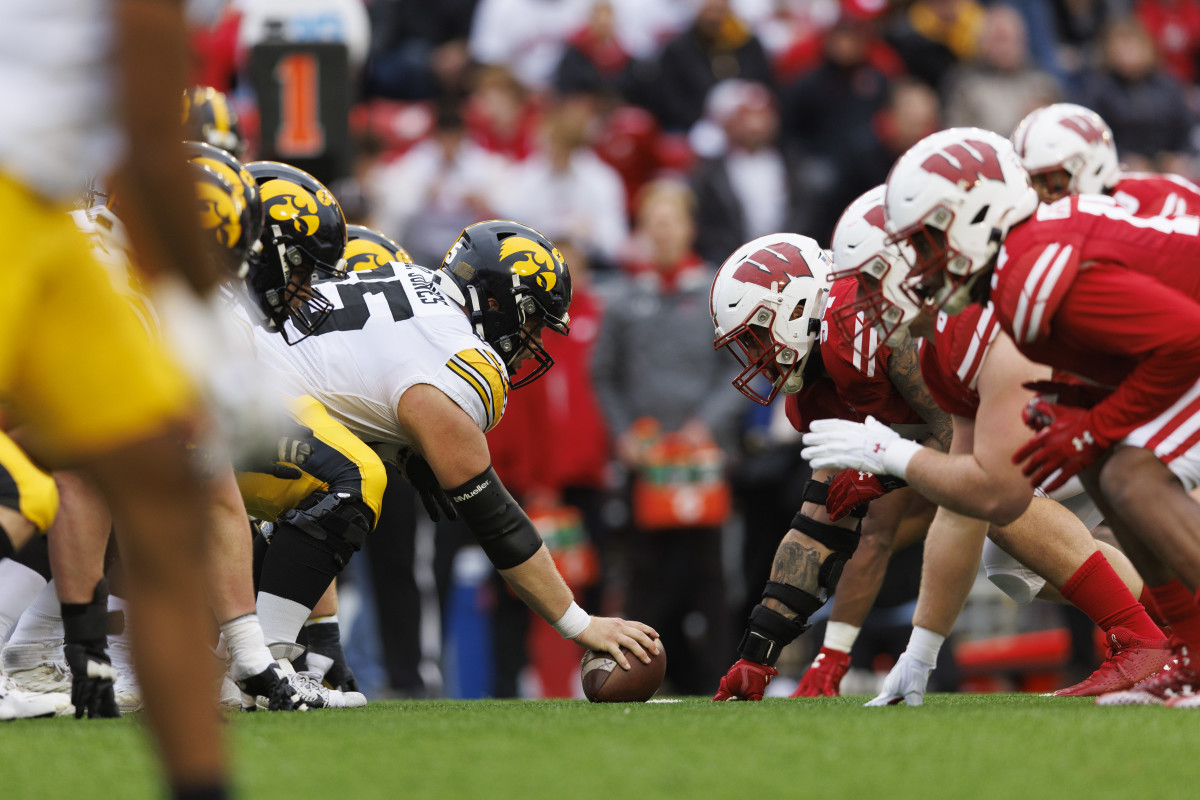 Wisconsin Football vs. Iowa Hawkeyes: Game Information and Preview ...