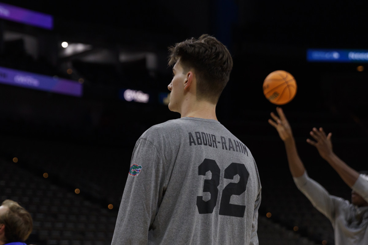 7-Foot-9 College Basketball Player Turned Heads in Season Opener ...