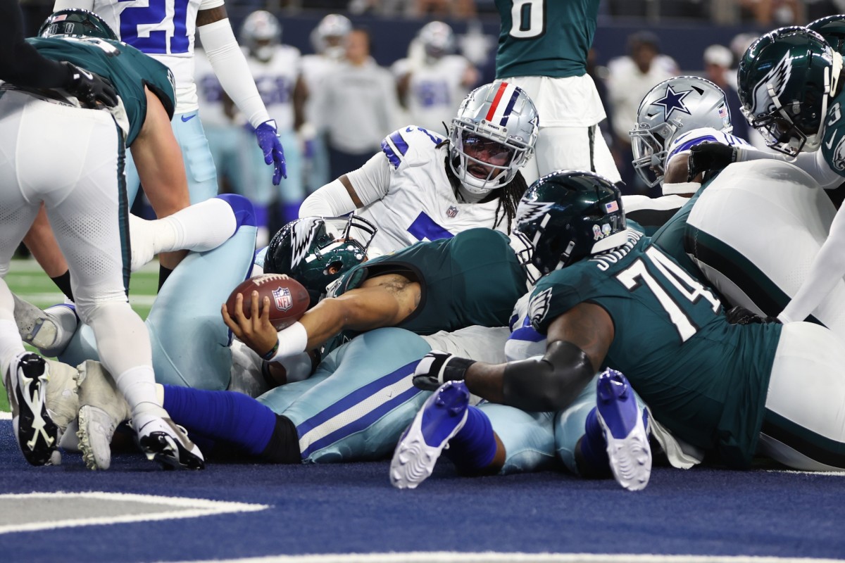 Philadelphia Eagles Crush Dallas Cowboys 34-6, Take NFC East Lead with Fifth Straight Win ...