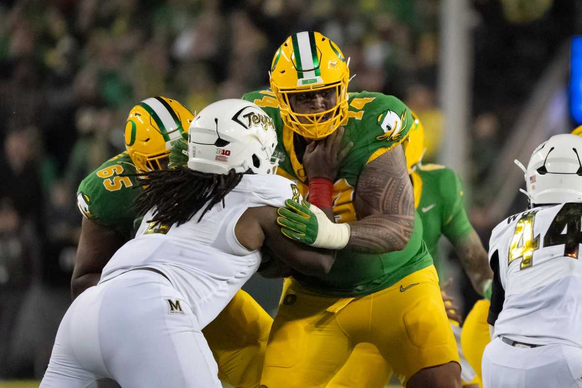 Duck Offensive Line Closes In on a Coveted Accomplishment - Athlon Sports
