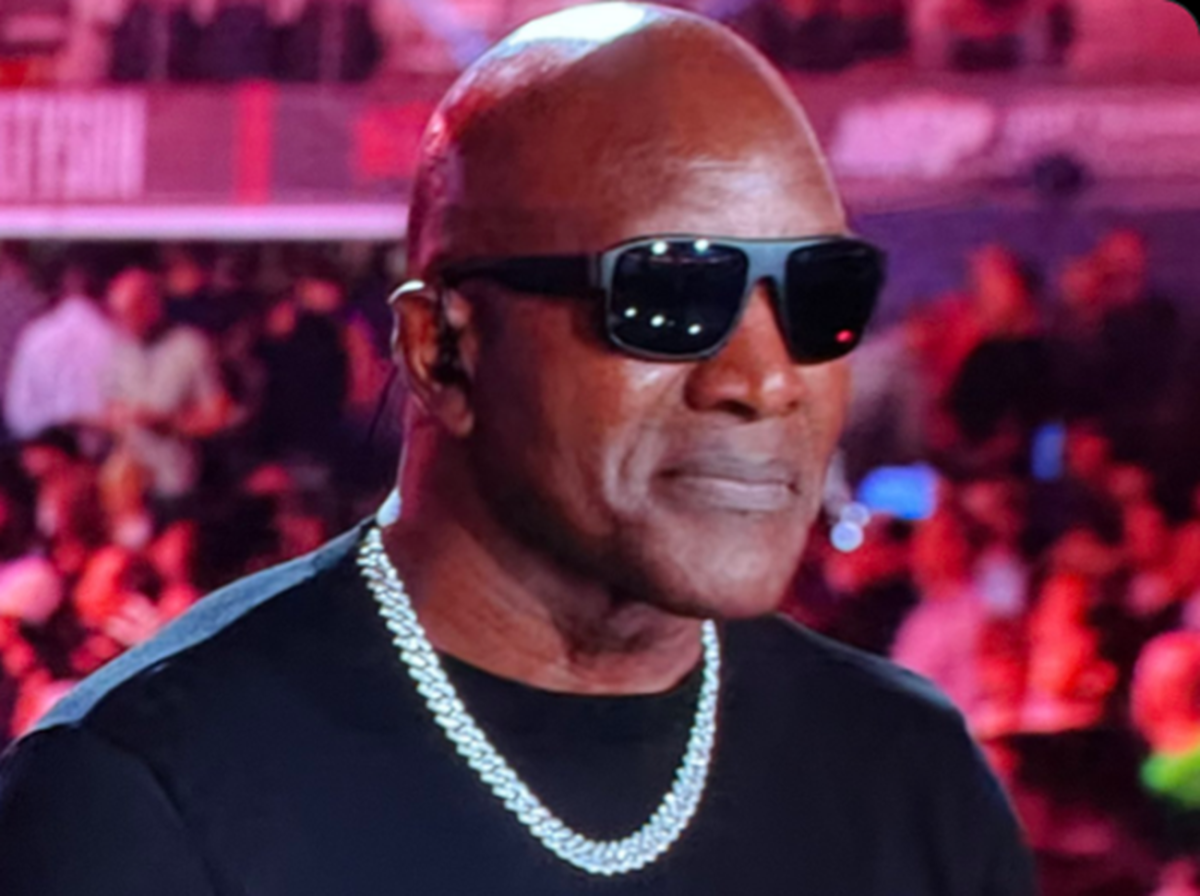 Evander Holyfield Did Not Hesitate When Asked if He'd Fight Mike Tyson ...