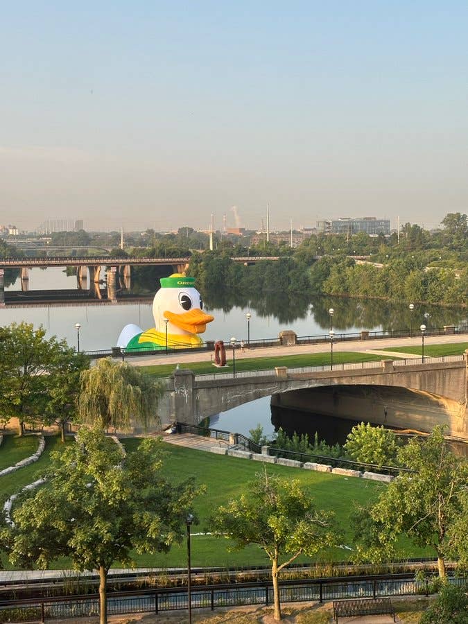 The Big Duck Pittsburgh The Biggest Duck In The World On The River.