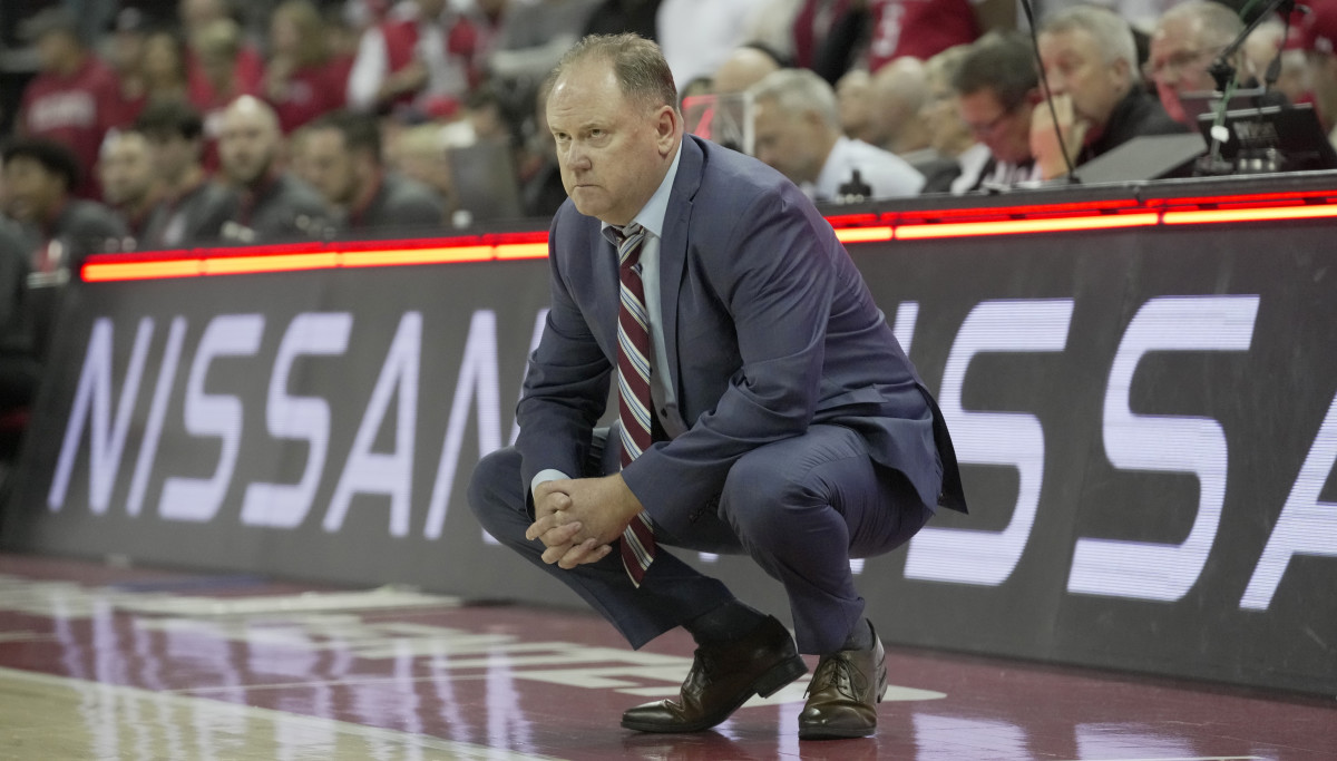 Wisconsin Basketball Coach Sends Clear Message to Starting Center ...