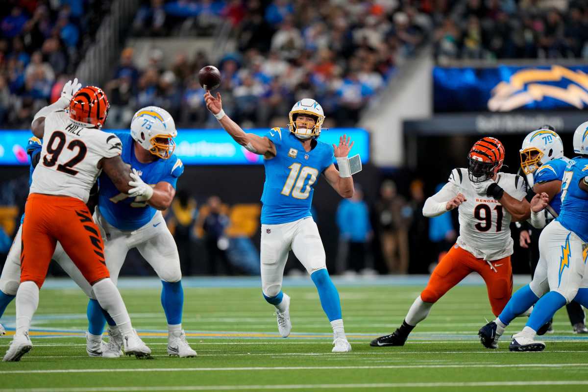 Quarterback U: Pro Ducks Justin Herbert and Bo Nix Are Tearing It Up in the NFL - Athlon Sports