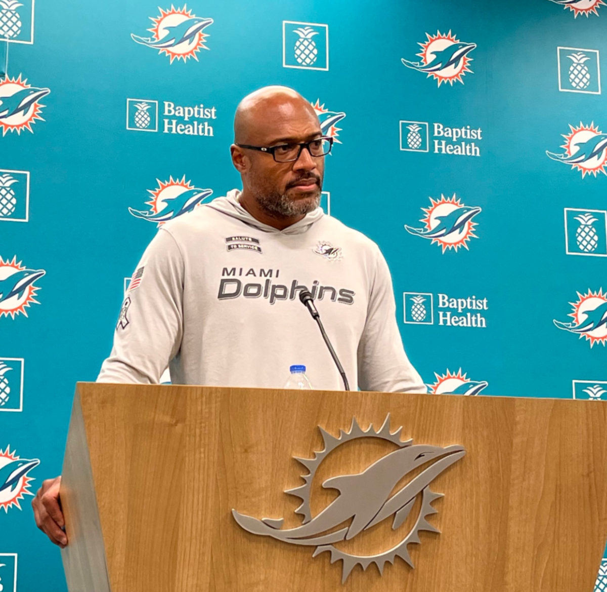 Dolphins Defensive Coordinator Anthony Weaver running Top 10 unit ...