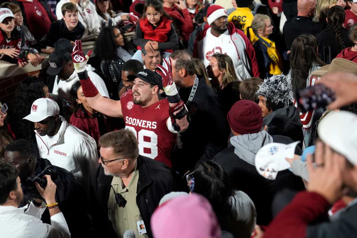 Sooners’ fans stormed the field after Oklahoma's historic upset ...