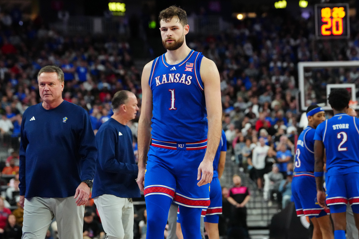 Hunter Dickinson Reacts to Kansas Staff Member’s Departure on Thursday ...