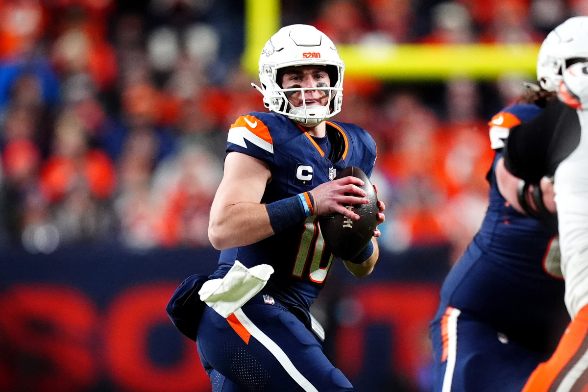 Fans Express Strong Reactions to Pro Duck Bo Nix's Performance in ...