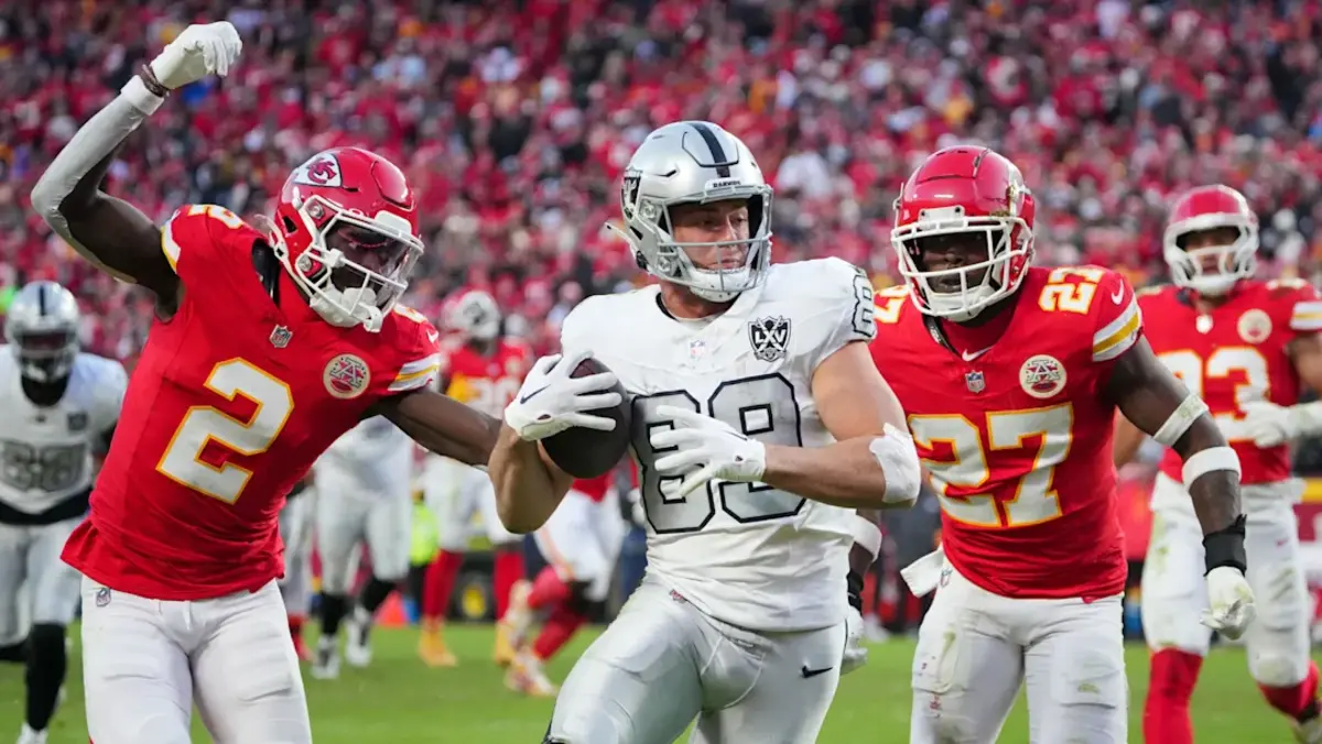 Tampa Bay Buccaneers Defense Faces Rookie Sensation Tight End Brock ...