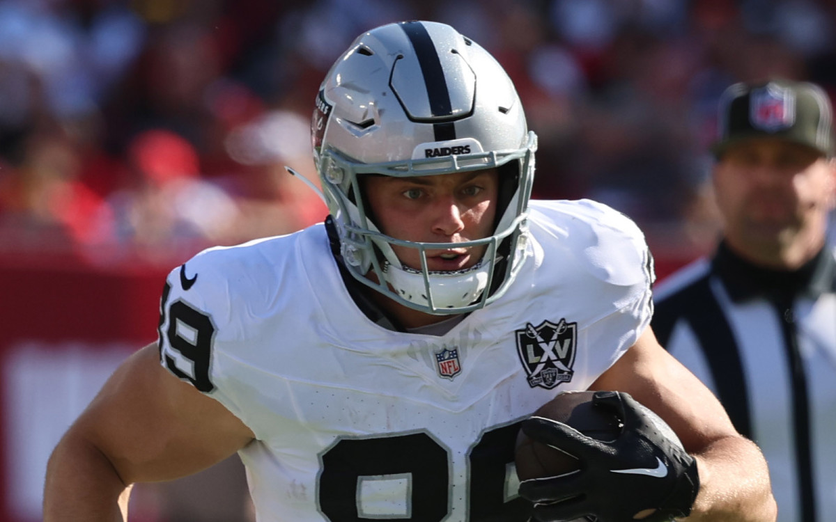 Raiders TE Brock Bowers Makes NFL History on Sunday - Athlon Sports