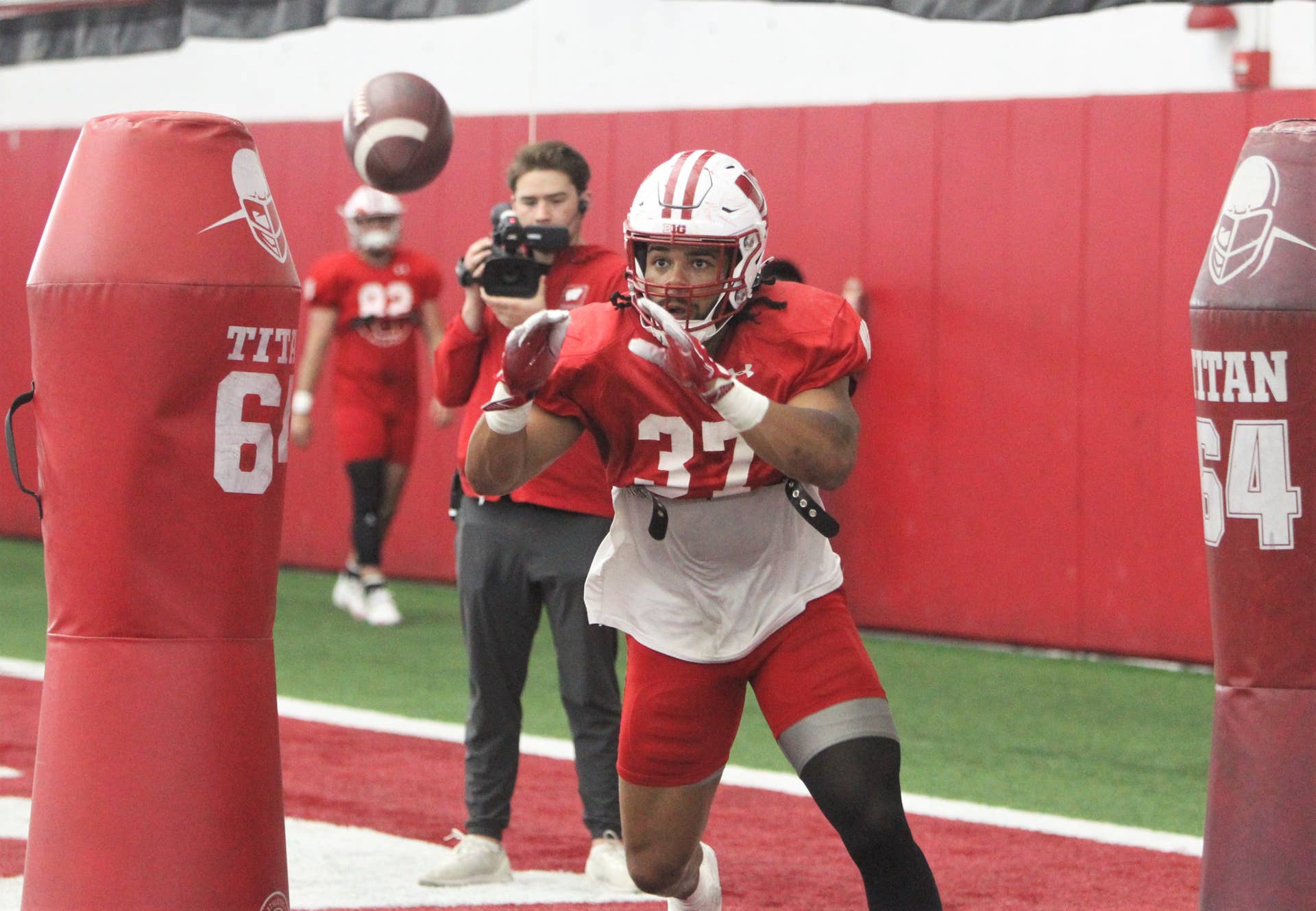 Wisconsin Football Tight End Riley Nowakowski Enters Transfer Portal ...