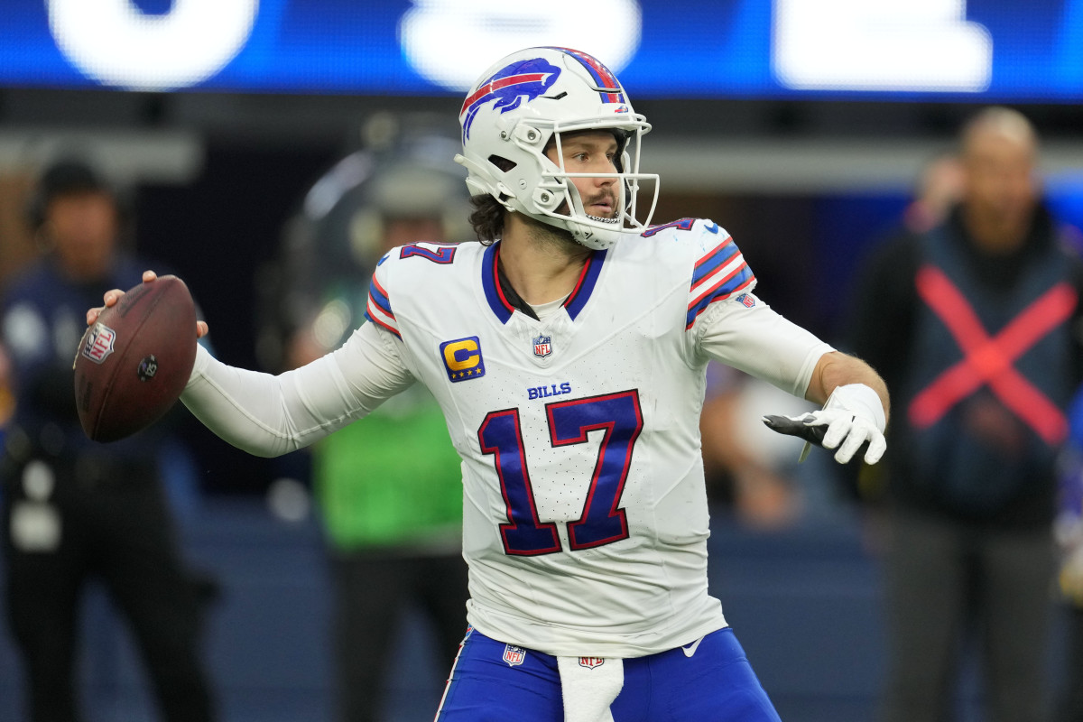 Bills QB Josh Allen Sends Hailee Steinfeld Romantic 6-Word Birthday ... Bills QB Josh Allen Sends Hailee Steinfeld Romantic 6-Word Birthday ...