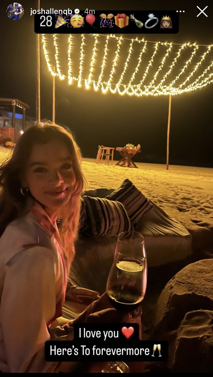 Bills QB Josh Allen Sends Hailee Steinfeld Romantic 6-Word Birthday ... Bills QB Josh Allen Sends Hailee Steinfeld Romantic 6-Word Birthday ...