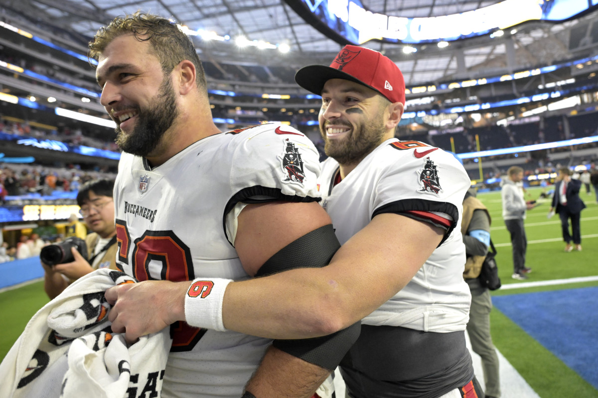 Baker Mayfield Throws 4 TDs as Tampa Bay Buccaneers Roll Los Angeles Chargers - Athlon Sports