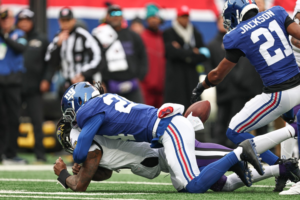 New York Giants Start Slow in Sloppy First Half vs. Baltimore Ravens ...