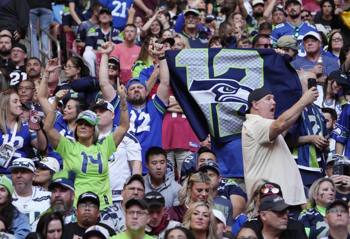Seahawks Fans Turn on Each Other After Packers Supporters Dominate ...