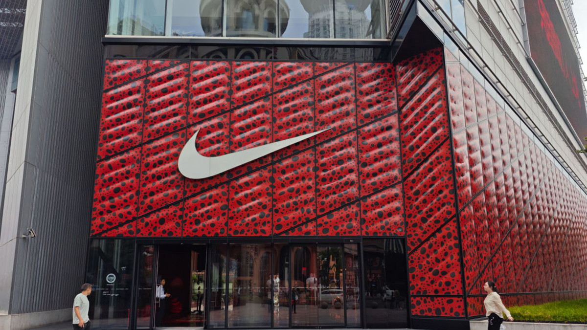 Nike Is Selling Premium Color Retro Dunks for as Low as $82 - Athlon Sports