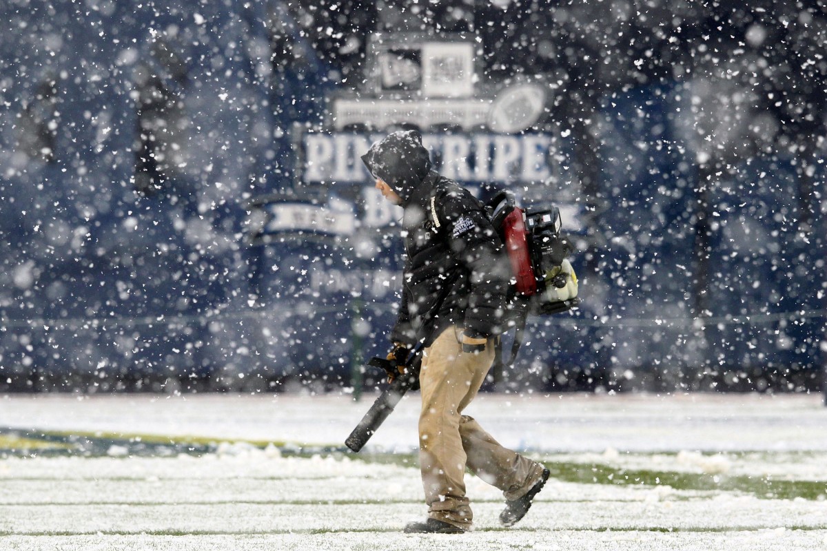 Snow Blankets Field Day Before College Football Bowl Game - Athlon Sports